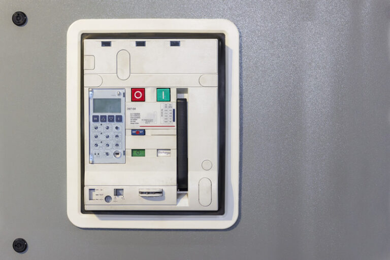 What is an Air Circuit Breaker (ACB)? Structure and principle of operation