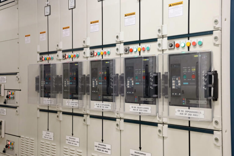 What is an Air Circuit Breaker (ACB)? Structure and principle of operation